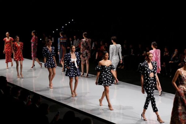 Las 12 mejores marcas de lujo de ropa - VeronicaChic.com